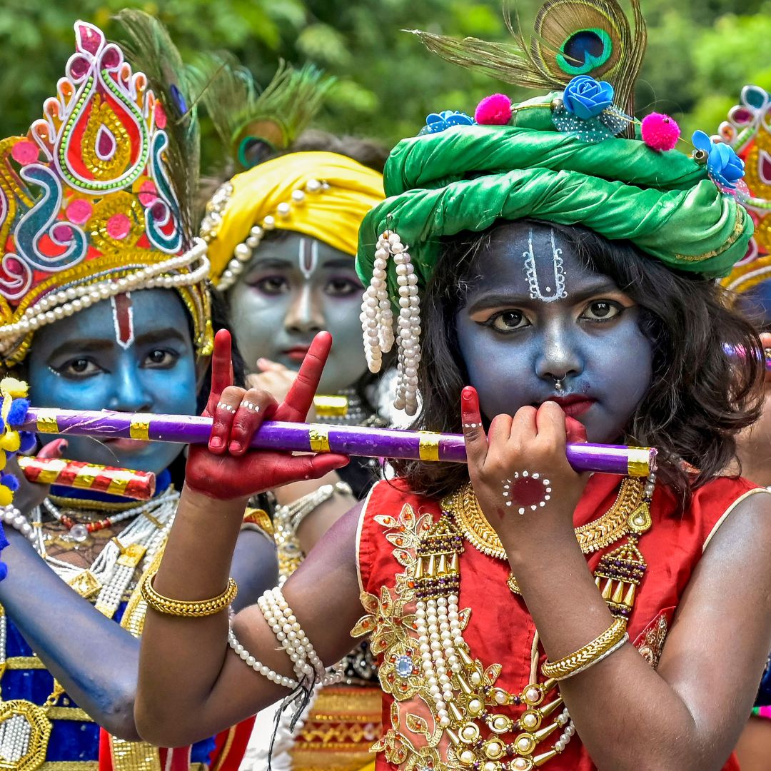 Krishna Janmashtami के अवसर पर जगमगाया देश